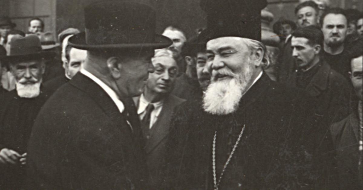 Mitropolitul Nicolae Bălan al Ardealului şi prim ministrul Petru Groza ...
