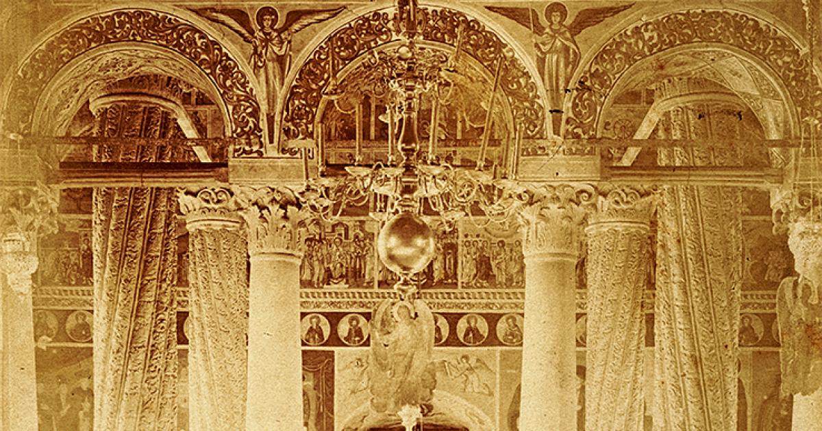 Vedere spre pronaosul bisericii mănăstirii Văcăreşti din Bucureşti