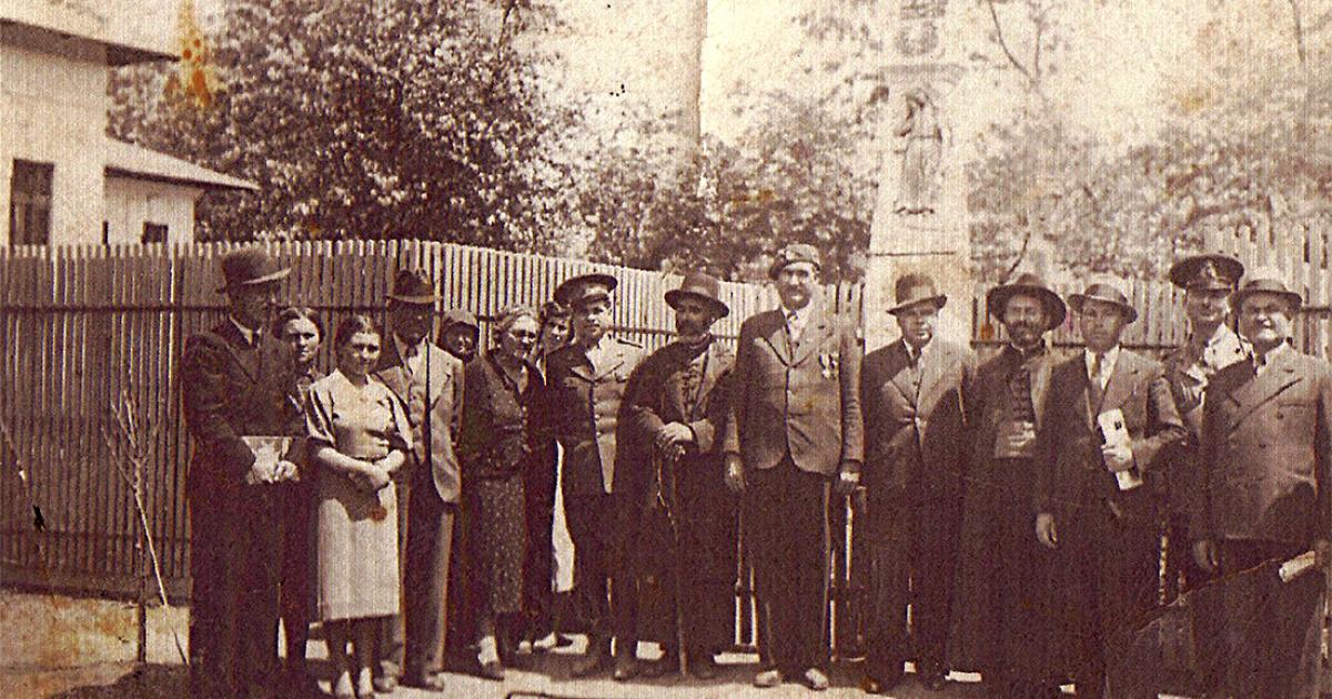 Preoţi şi intelectuali la comemorarea eroilor români de ziua naţională ...