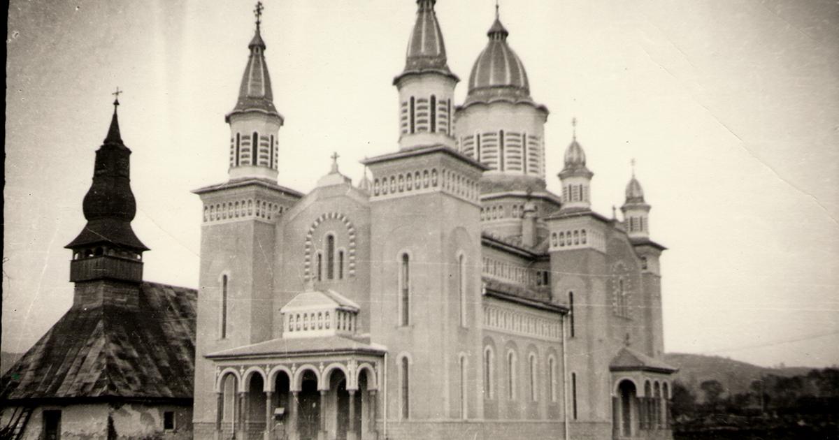 Biserica de lemn şi cea de piatră din Valea Drăganului, comuna Poieni ...